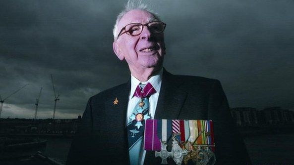Eric 'Winkle' Brown: Celebrated British pilot dies, aged 97 - BBC News