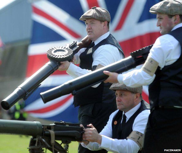 Thousands take part in Larne UVF gun-running commemoration - BBC News