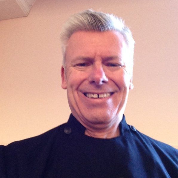 Singing decorator from Flintshire saves church gig - BBC News