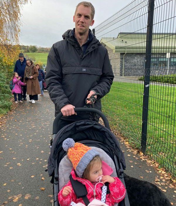 Cwtogi gwyliau haf ysgolion Cymru i bum wythnos? - BBC Cymru Fyw