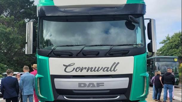 'Lorry-mad' schoolboy rides in style to prom - BBC News