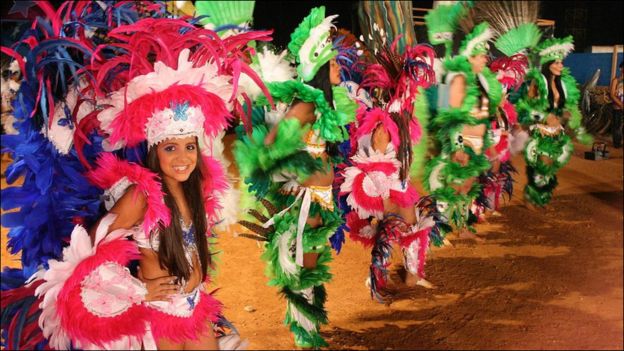 Carnaval del Amazonas, un festival de cuentos folklóricos - BBC News Mundo