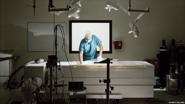 Fotógrafo mostra como funciona o processo de criogenia - BBC News Brasil