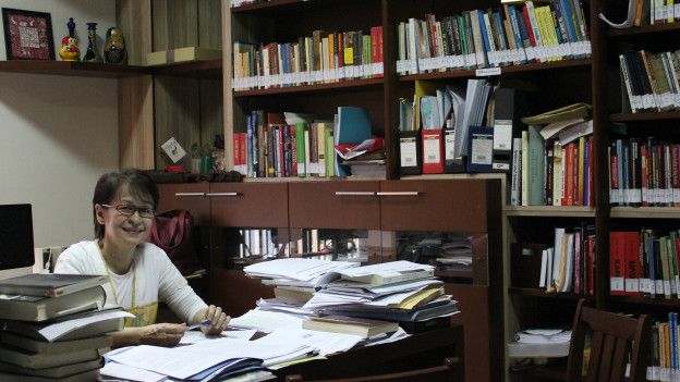 Karlina menawarkan perubahan keseharian - BBC News Indonesia