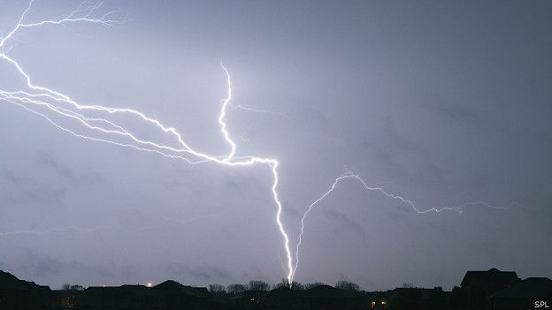 Lo que quizás no sabías de los rayos - BBC News Mundo