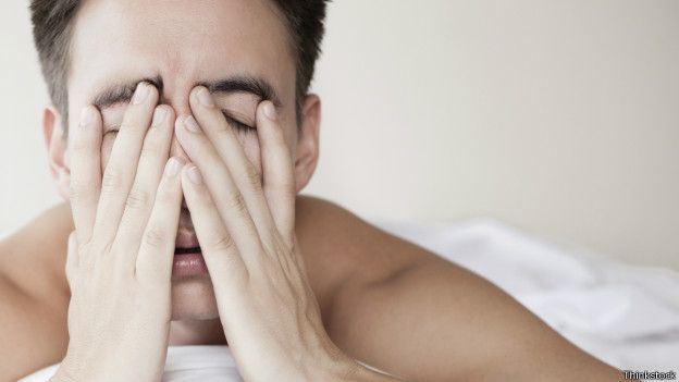 ¿Cómo es vivir con el síndrome de la cabeza explosiva? - BBC News Mundo