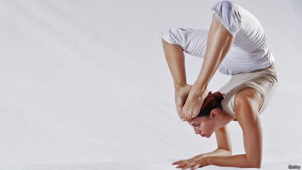 ¿Por qué algunas personas son súper flexibles? - BBC News Mundo