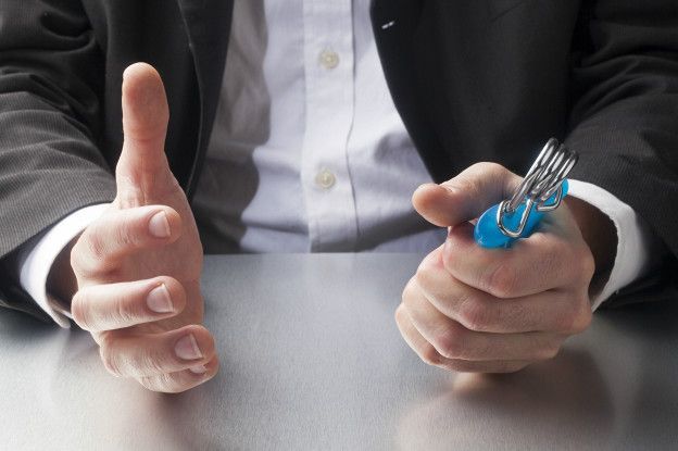 Como fazer exercícios quando se trabalha sentado o dia todo - BBC News ...