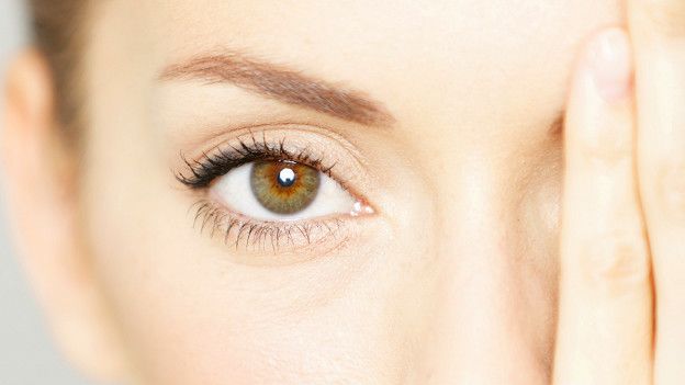 Cuál es el origen de las molestas manchas que flotan en tu campo de ...