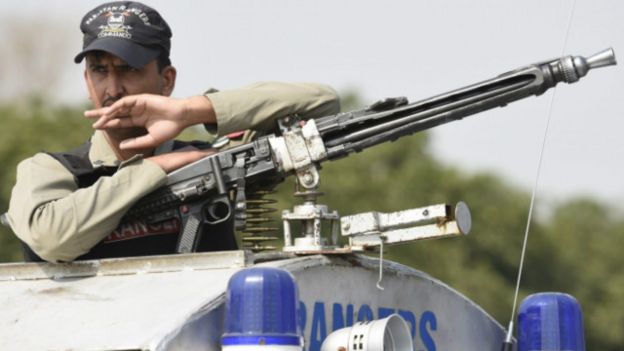 قادری کا جنازہ اور تدفین پرامن طریقے سے مکمل - BBC News اردو