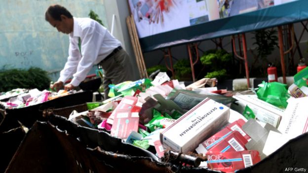 BPOM didesak fokus ke pembuatan dan distribusi obat - BBC News Indonesia BPOM didesak fokus ke pembuatan dan distribusi obat - BBC News Indonesia