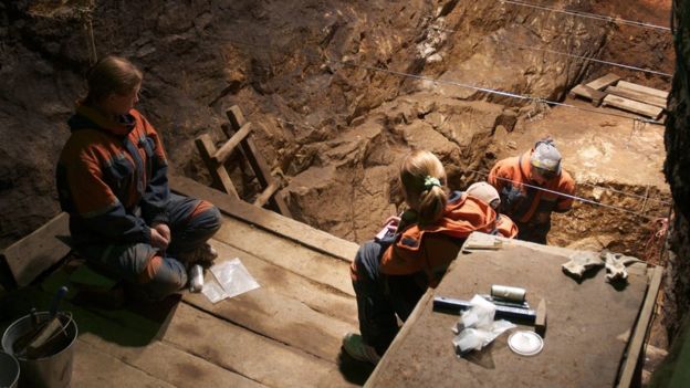 Neanderthals and humans interbred '100,000 years ago' - BBC News