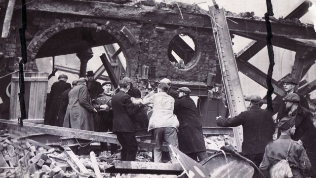 Sheffield Blitz firefighter remembered on raid anniversary - BBC News