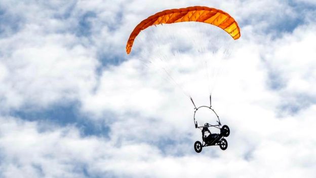 The stealthy little drones that fly like insects - BBC News