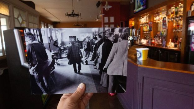 Hull: Photographer recaptures city pub scenes 40 years on - BBC News