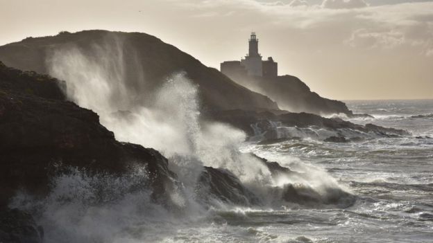 UK weather: Storm Betty brings more August wind and rain - BBC News