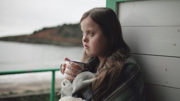 Down's syndrome: Swansea model Beth Matthews signs with agency - BBC News