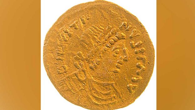 Largest Anglo-Saxon gold coin hoard found in Norfolk - BBC News