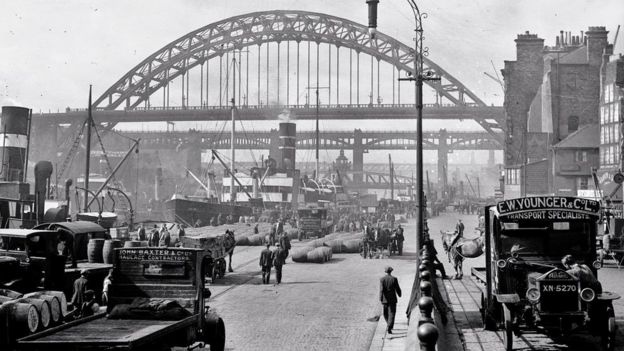 Newcastle: Historic images show 'how we used to live' - BBC News