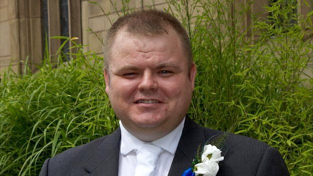 PC Neil Doyle killing: Two men jailed for manslaughter - BBC News