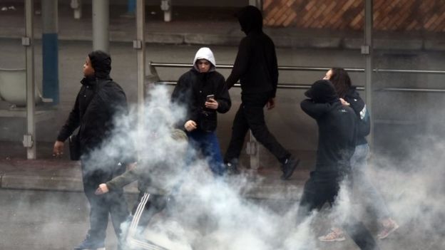 France Jews: Two brothers attacked in Paris street - BBC News