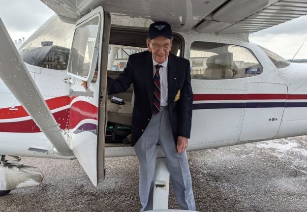 WW2 pilot has 100th birthday flight over Shropshire - BBC News