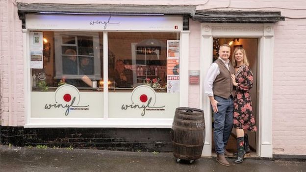 Manningtree: The tiny town that dreams of saving the planet - BBC News