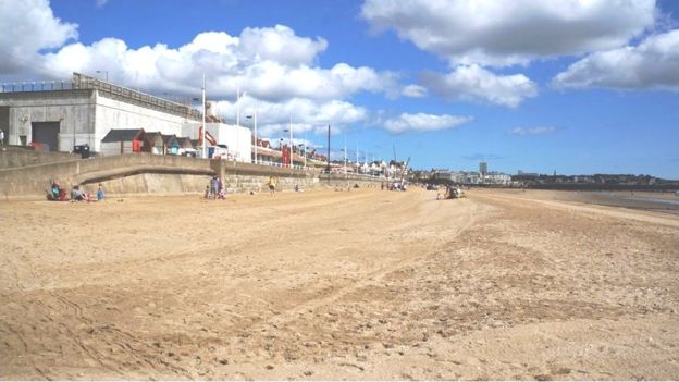 Bridlington South Beach water pollution investigations continue - BBC News