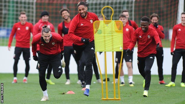 Ashley Williams: Wales skipper apologises for fan insult video - BBC Sport