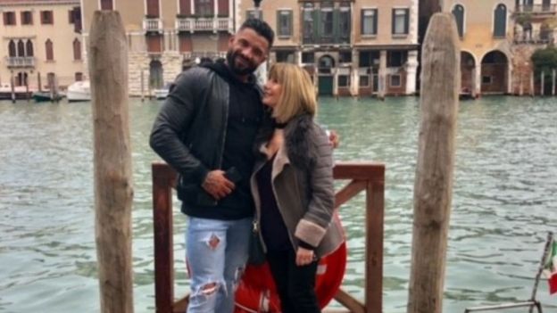 Neil Currey: Parents blame steroids for bodybuilder son's death - BBC News