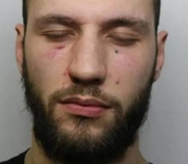 Hunt for remand prisoner mistakenly released in London - BBC News