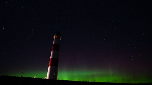 Northern Lights: 'Rare treat' as phenomenon seen from Yorkshire coast ...