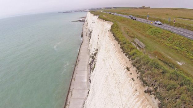 Nick Cave's son Arthur took LSD before cliff fall, inquest told - BBC News