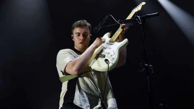 Sam Fender announces Newcastle St James' Park concert - BBC News