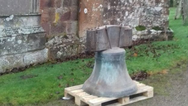 Brough Church bells leave tower after 500 years - BBC News