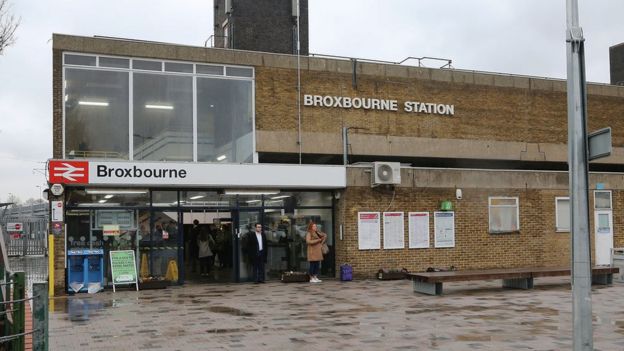 Ram-raid closes Broxbourne railway station - BBC News