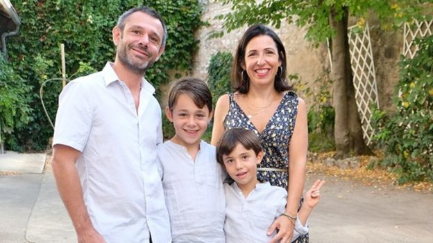 Easter in lockdown: Feasting in the time of coronavirus - BBC News