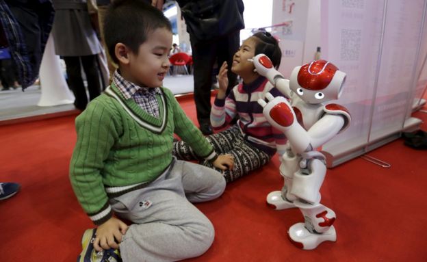 China robot event showcases service, sport and dancing robots - BBC News
