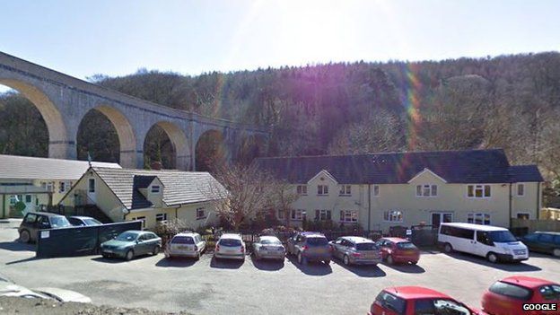 Chelfham Mill school abuse investigation on restraint - BBC News