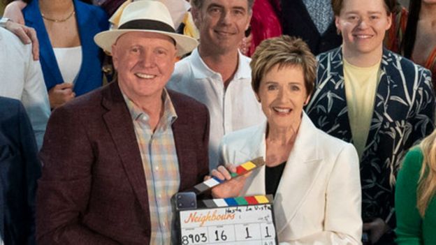 Neighbours: First pictures of Kylie Minogue and Jason Donovan reunion ...