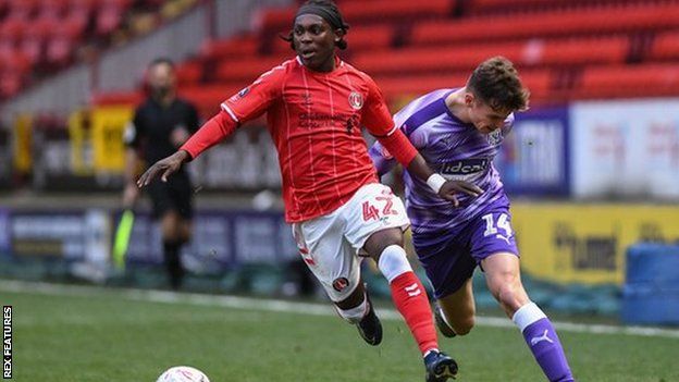 Abraham Odoh: Rochdale sign forward on 18-month contract - BBC Sport