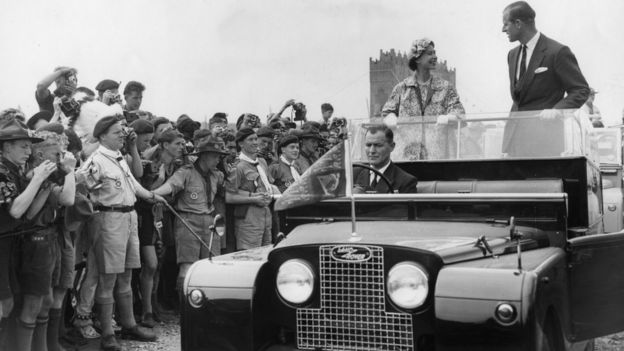 Queen Elizabeth II: A life in Land Rovers - BBC News