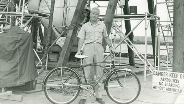 Don Walsh: The man who made the deepest ever dive - BBC News