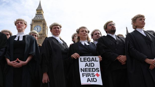 Barristers to strike in NI over payment delays - BBC News