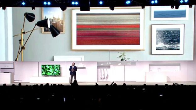 Samsung unveils TV that can switch to vertical mode - BBC News
