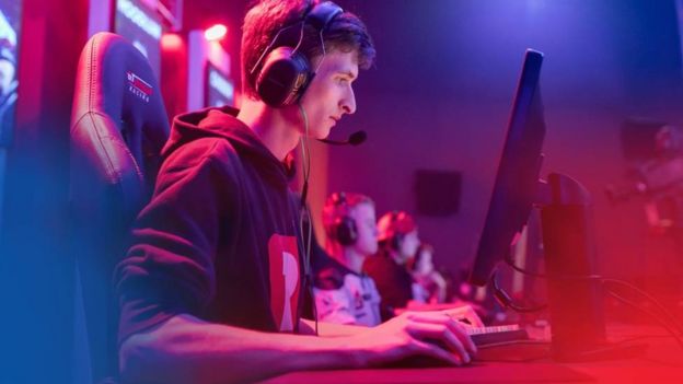 Calls for Twitch to police 'sexual streaming' - BBC News