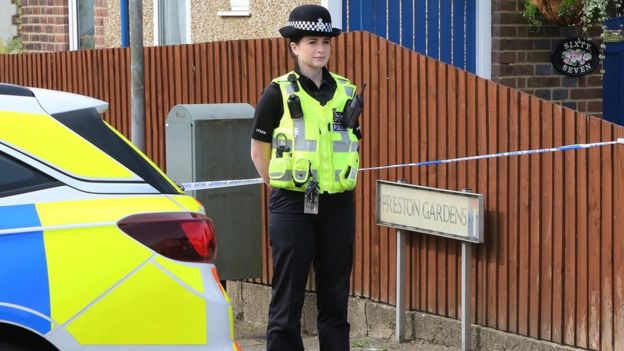 Man shot and stabbed in 'targeted incident' in Luton - BBC News