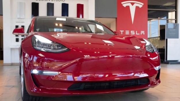 Tesla delivers its first 'Made in China' cars - BBC News