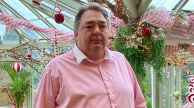 Covid: Wales' pubs, restaurants fear 'crippling' rules - BBC News