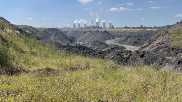 South Africa load-shedding: The roots of Eskom's power problem - BBC News
